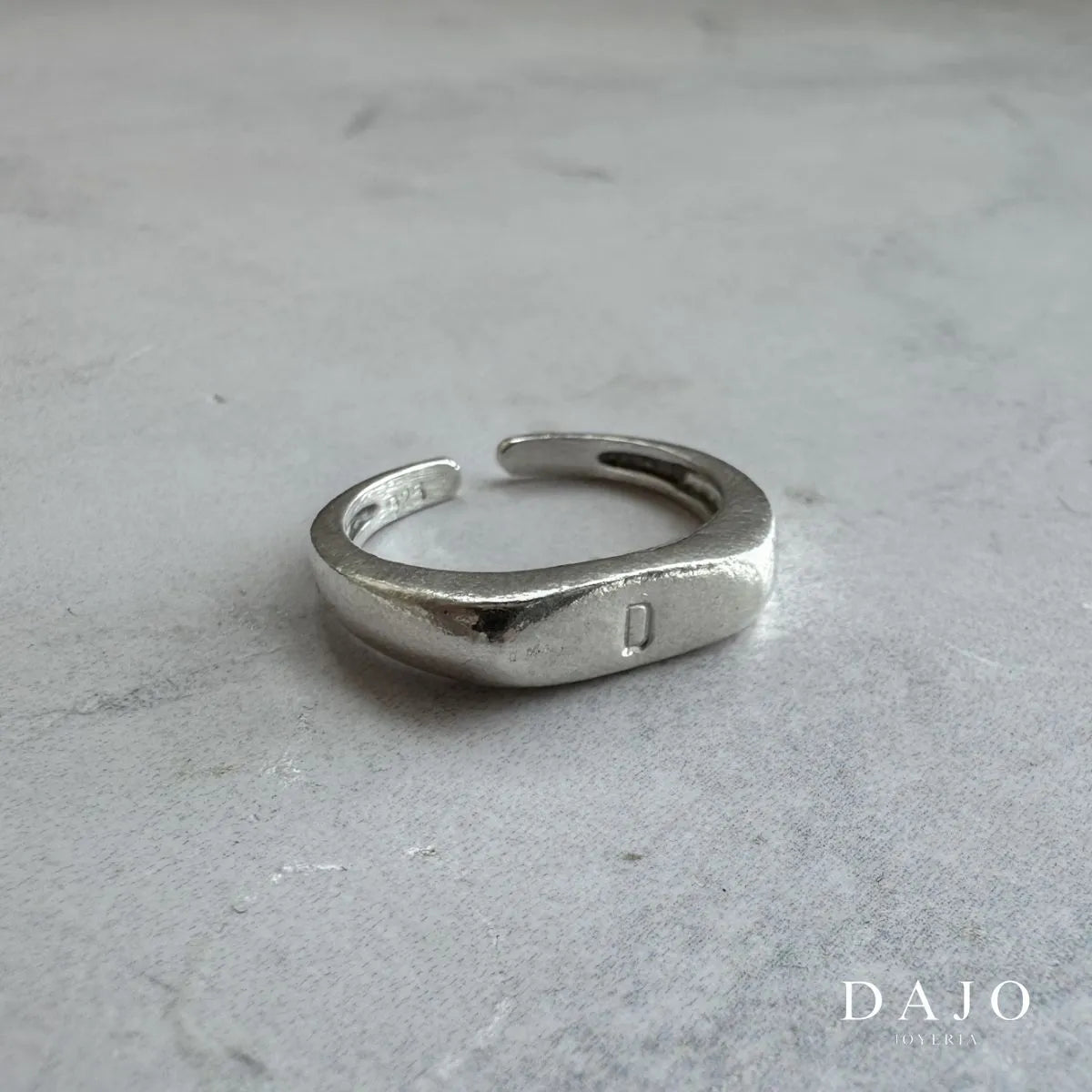 Anillo Inicial Personalizada Plata .925. Dajo Joyería